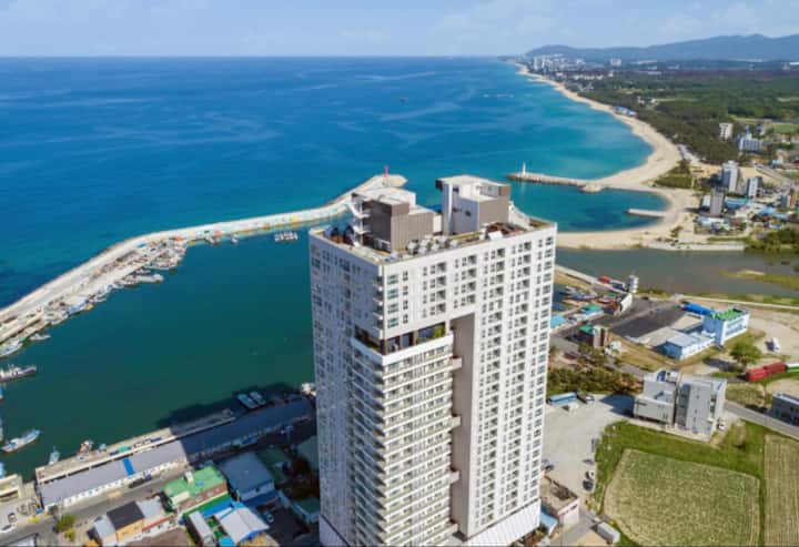 바다가 보이는
럭셔리.고층 쓰리룸  
기준인원 6인.
최대(8~10인) - Gangwon-do