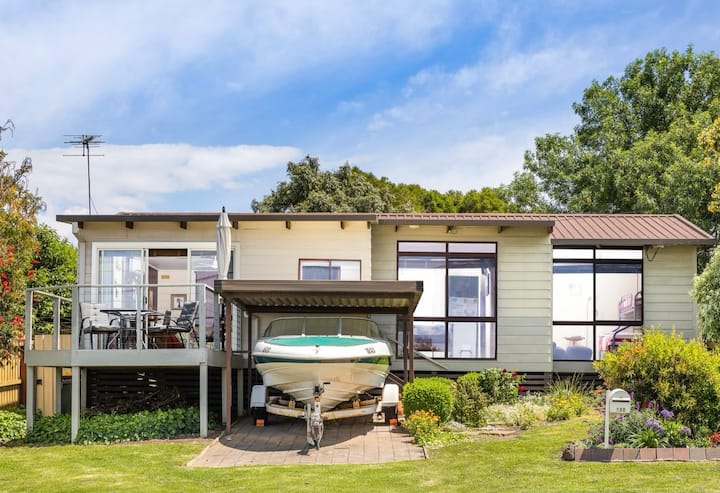 Beach House With Bay Views! - Portarlington, Australia
