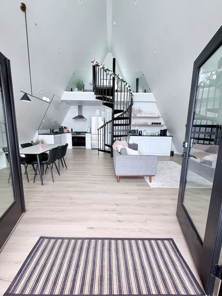 Modern A-frame Cabin 1: Hot Tub & View! - Alaska