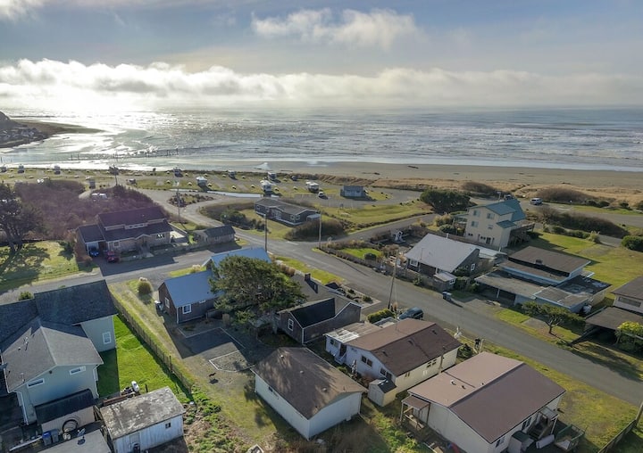 Pet-friendly Cabin, Steps To Ocean - Pacific Beach, WA