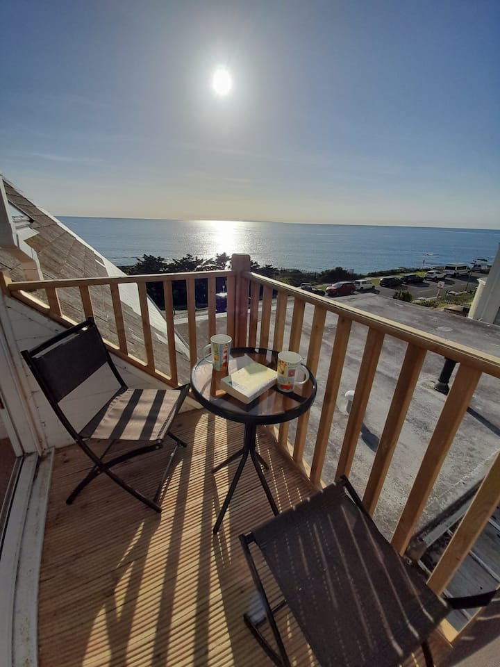 A 2-bedroom Seafront Apartment In A Large Detached Property On Seafront - Croyde