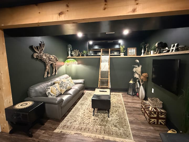 Private 2 Bedroom Suite W/ Washroom & Living Area - Huntsville