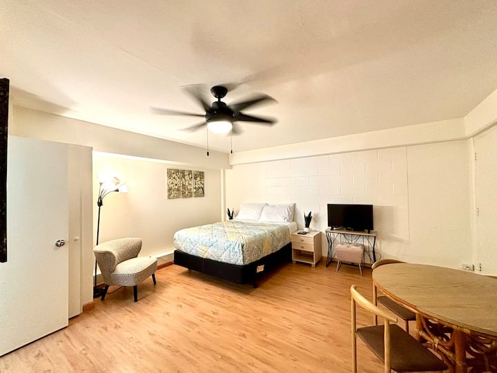 Studio In Waikiki/beach/wifi/ac/kitchen 129 - Honolulu