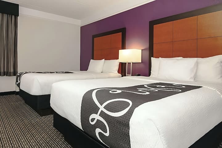 2 X 2 Double Beds At La Quinta Inn-ontario Airport - Ontario, CA