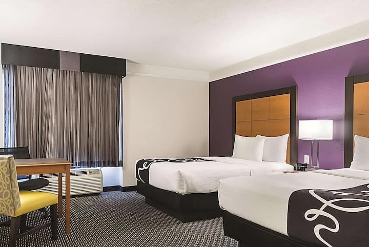 2 X 2 Double Beds At La Quinta Inn-ontario Airport - Ontario, CA