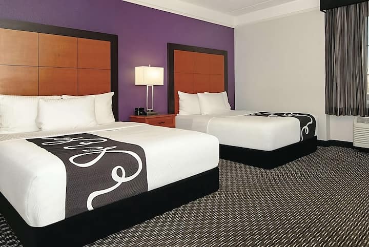 Vacation Starts Here! 3 Great Units Near Airport! - Ontario, CA