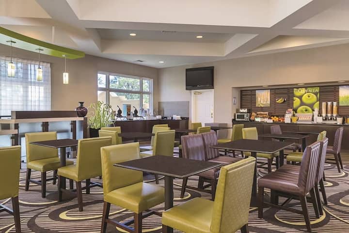 4 Amazing Units! Minutes Away To Ontario Mills! - Ontario, CA