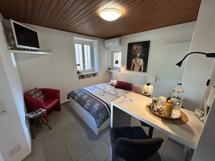 Crisroom - Camera Indipendente - Locarno