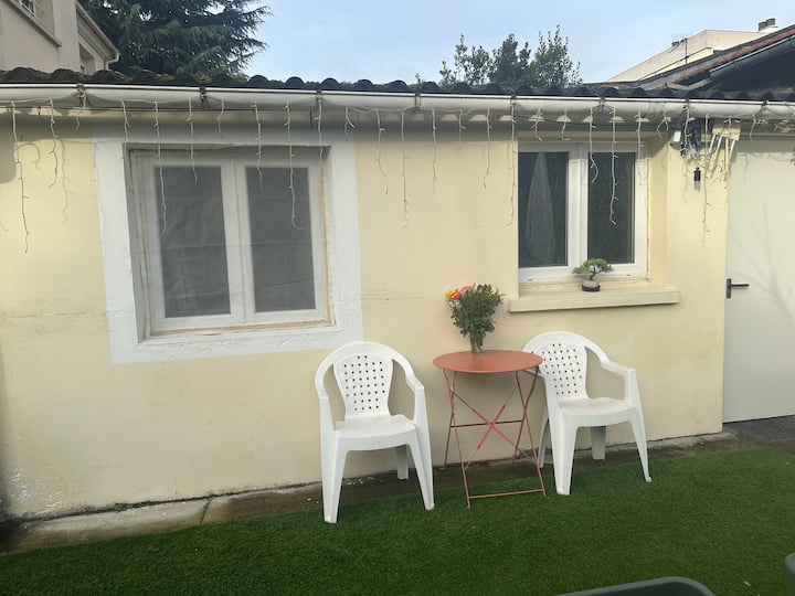 04 Pour Les Jeune Studio à Côté Du Métro - Saint-Maurice