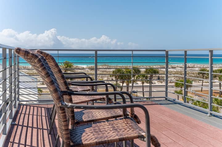 Wake Up To Gulf And Sound Views, Game Garage - Pensacola Beach, FL