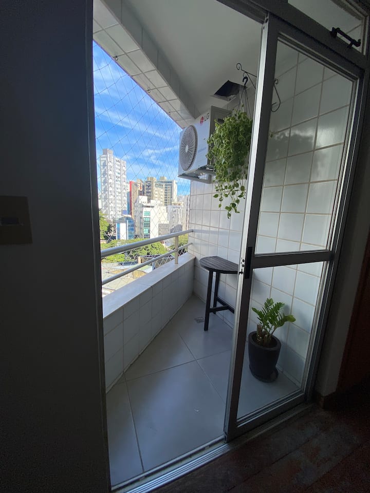 Apto Savassi Varanda, Ar Cond. E Janela Acústica - Belo Horizonte