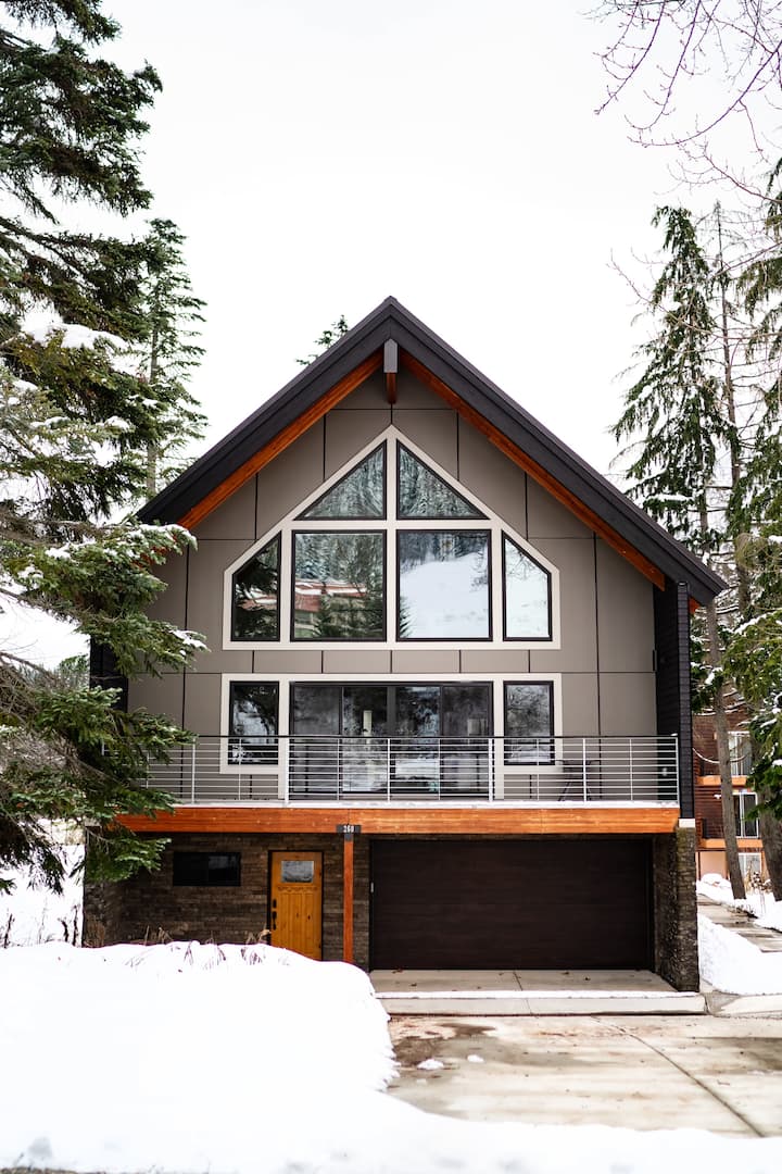 Snoqualmie Pass Lodge - Snoqualmie Pass, WA