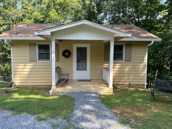 Guest House Retreat - Boone Lake, TN