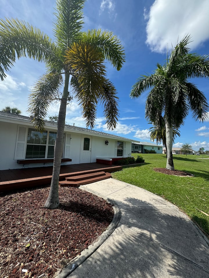 Charming Home Near The Beach And Punta Gorda. - Port Charlotte, FL