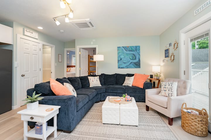 Lakeview Retreat – Walk To Crystal Lake & Downtown - Honor, MI