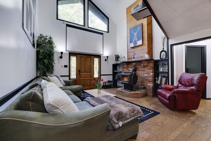 Santicabin – Modern Pocono Mountains Retreat - Albrightsville, PA