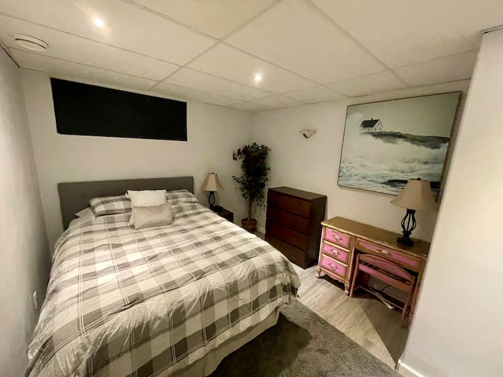 Large Private Basement Suite - Moose Jaw