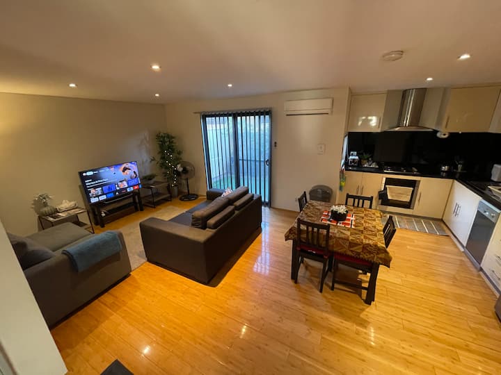 Townhouse Near Airport & Carousel Mall Cannington - Perth