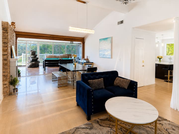 Luxury 7br Sleeps 15 Pool Table Bbq Free Parking - Los Angeles, CA