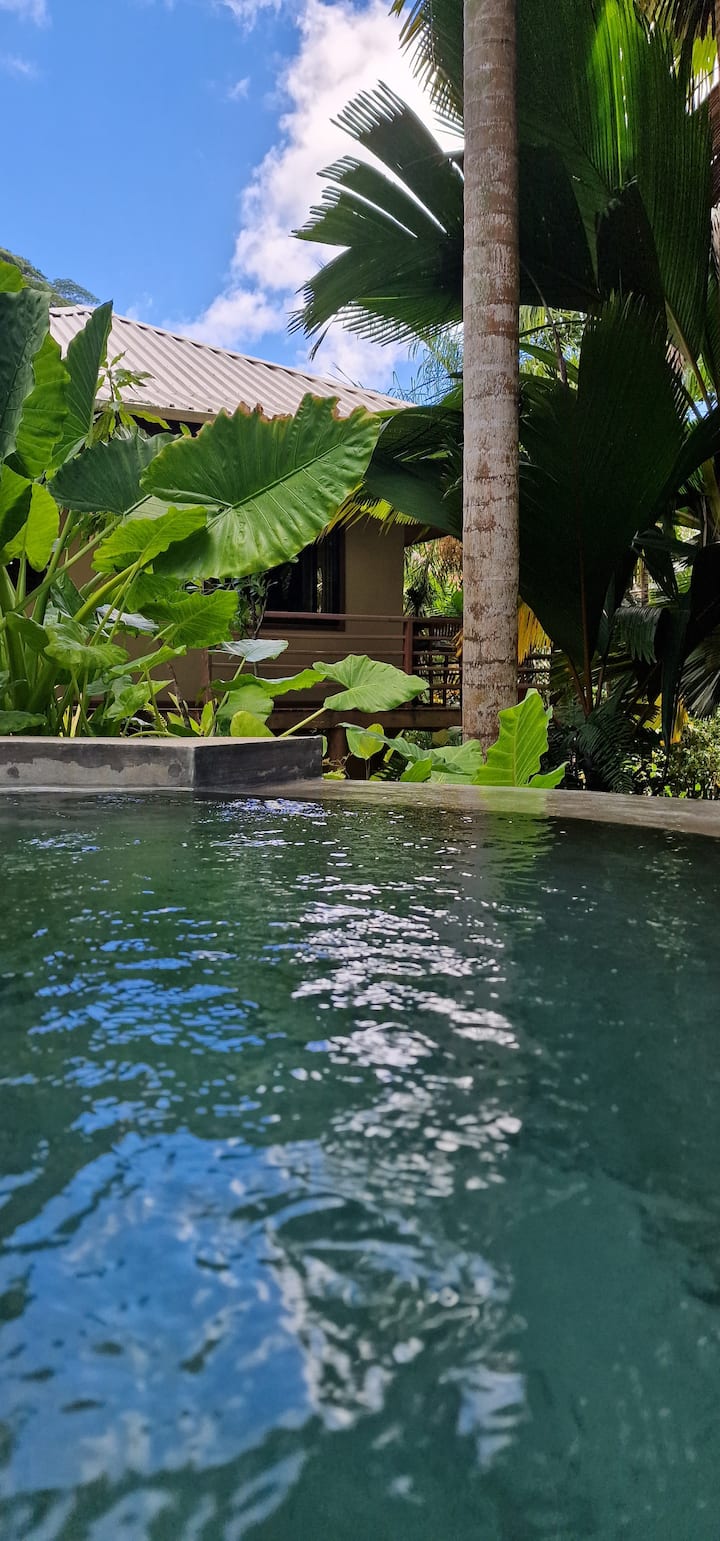 A Peace In Paradise Villa. Takamaka Tree House - Seychelles