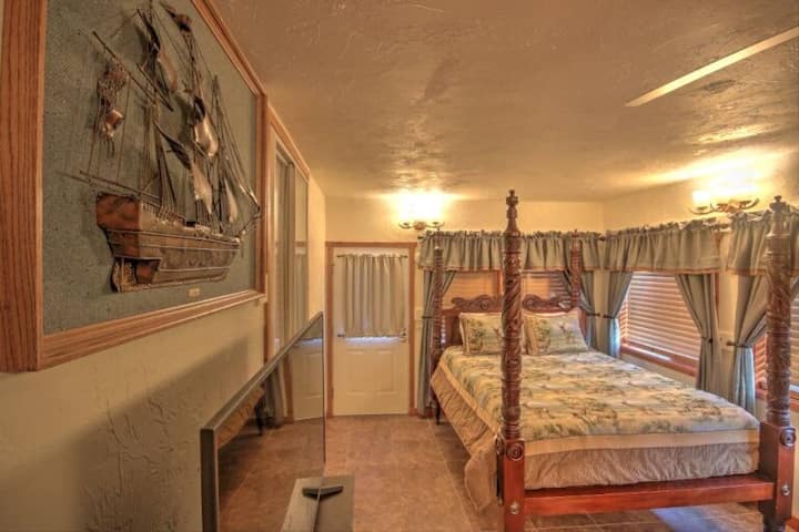 Yellowstone Street River House - Gardiner, MT