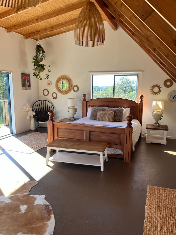 The Rustic Charm. Spacious-tranquil-private-nature - Raglan