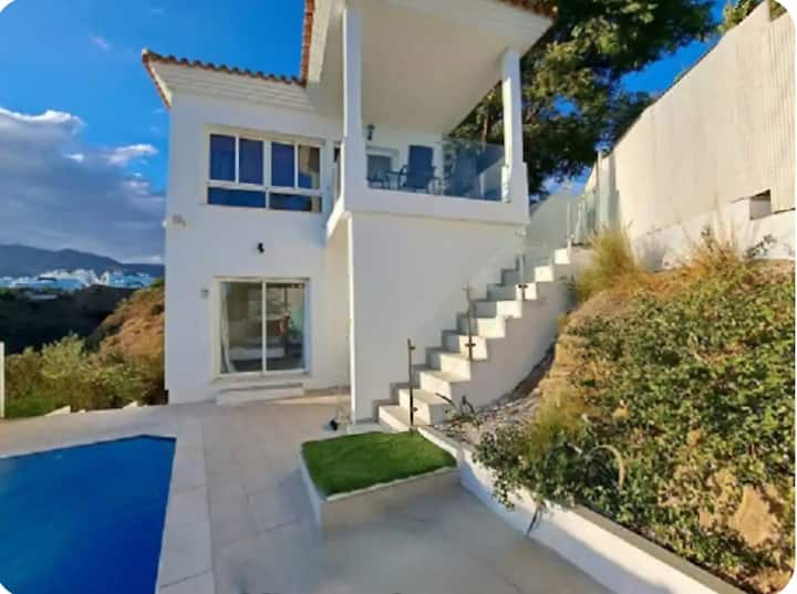 Dreamy Spacious Villa For 8 - Fuengirola