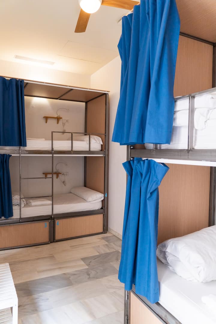 Cama En Habitación Mixta Para 4 Personas - Seville