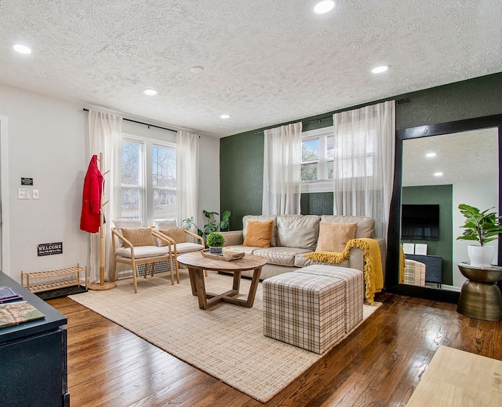 Midtown Stay: 1-2mi Creighton, Chi, Cws * King Bed - Omaha, NE