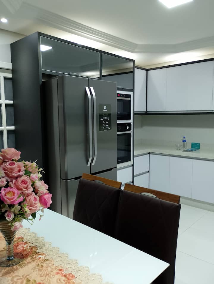 Casa Completa Com Garagem Próximo Mar. - Governador Celso Ramos