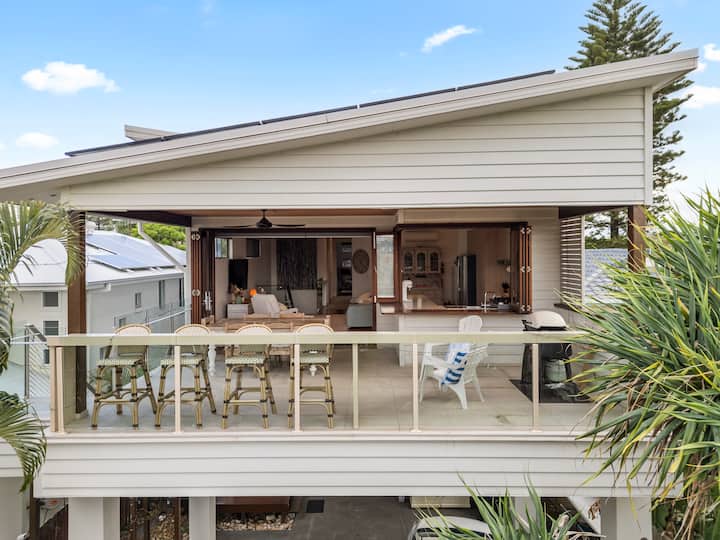 Top Level Home In Palm Beach - Coolangatta