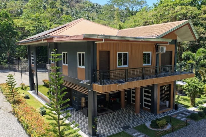 Nature'spring Tropical Home With Tennis Court - Puerto Galera