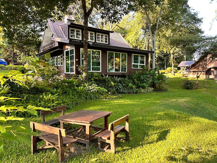 Green Bird Cabin At Doi Inthanon National Park - Mae Hong Son