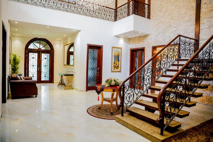 Spacious 5br Luxury Family Home - Pakistan