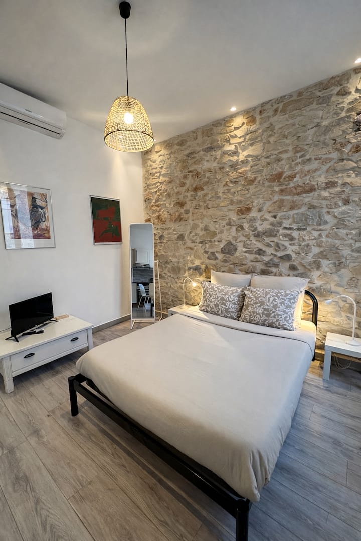 Refurbished Air-conditioned Studio Heart Of Nîmes - 2 People - Nîmes