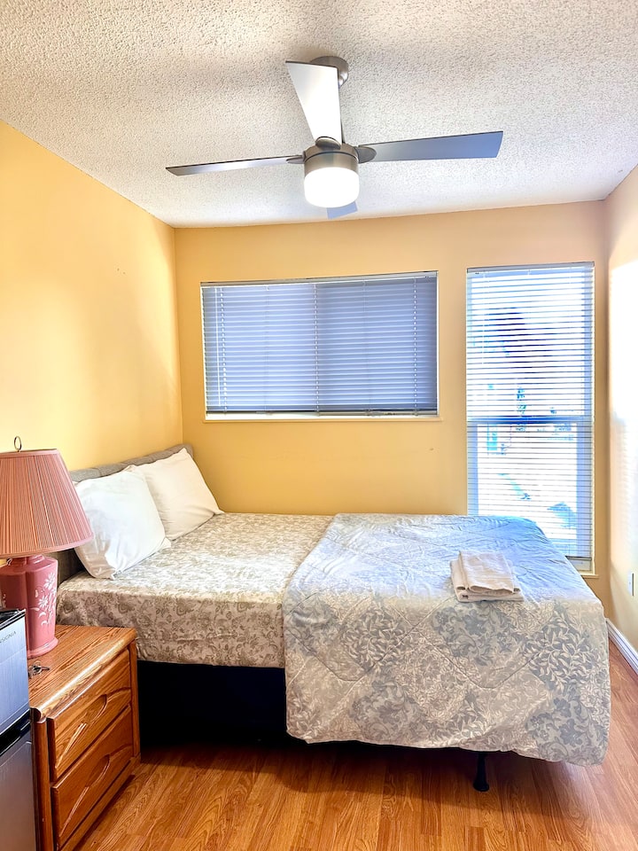 Cozy Fully Private Bedroom1 - Coquitlam