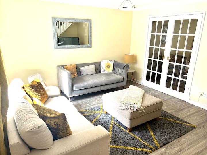 Villa In The Village - Paisley