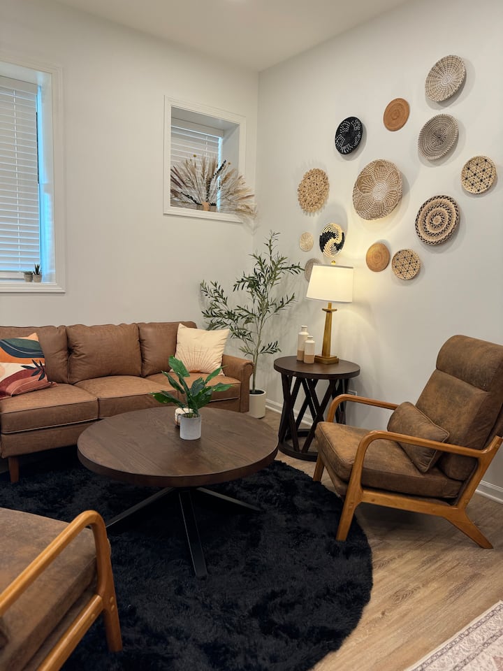 Scandinavian Chic Getaway - King Bed - Downtown - Crystal Lake, IL