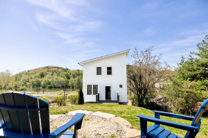 3 Miles To Downtown Avl- Riverside House - Weaverville, NC