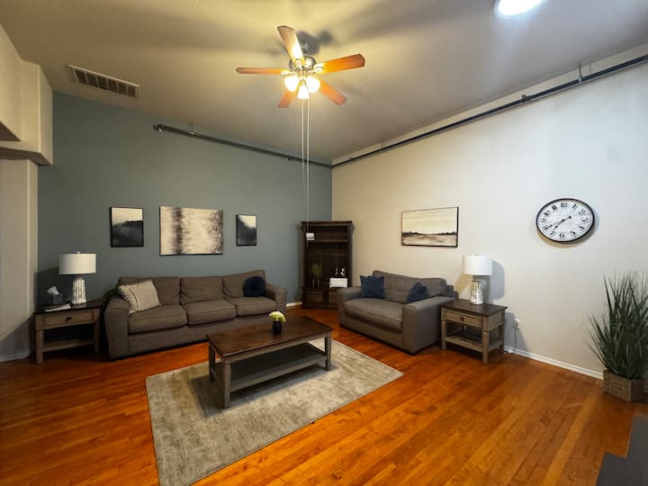 @Spacious 2br~2bth Downtown Apt - Pendleton, OR