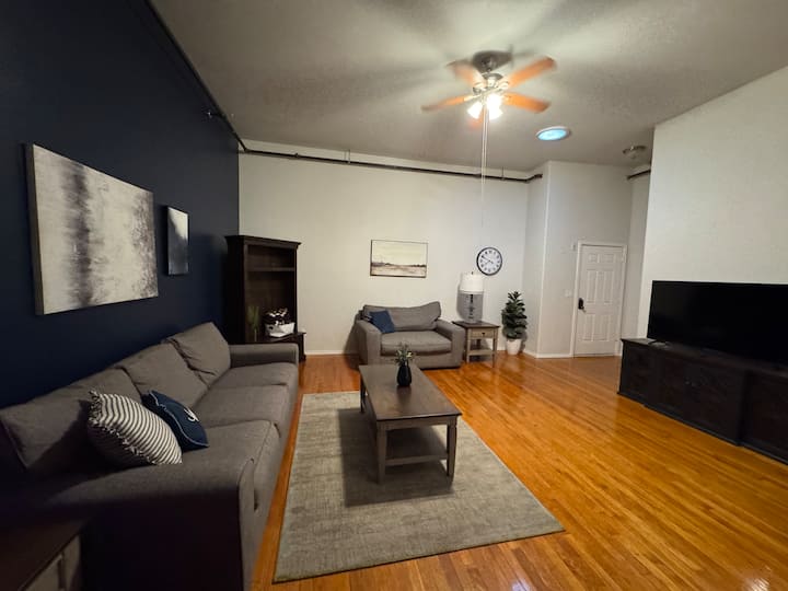 @Spacious 2br~2bth Downtown Apt - Pendleton, OR