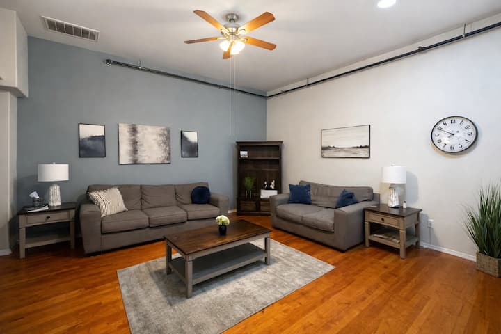 @Spacious 2br~2bth Downtown Apt - Pendleton, OR