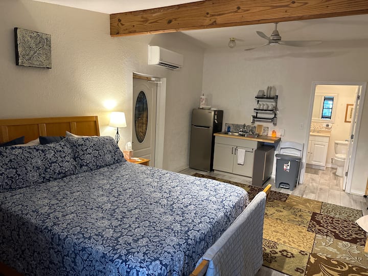 La Casita Of Princesa Peach! Stetson & Beaches! - South Pasadena, FL