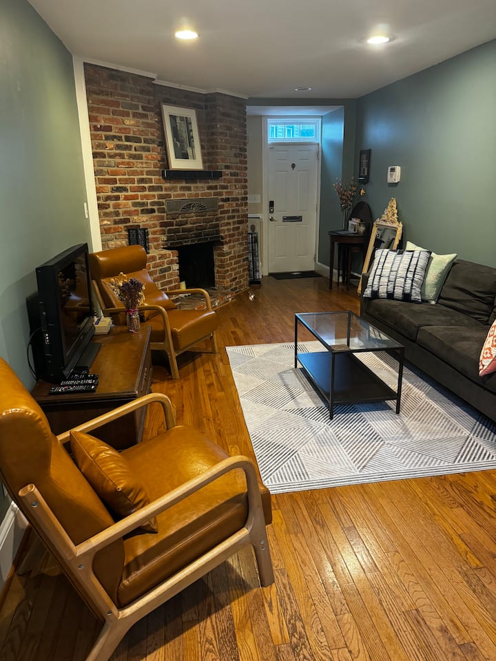 Historic Rowhome By Jhmi (Room 2) - Baltimore, MD