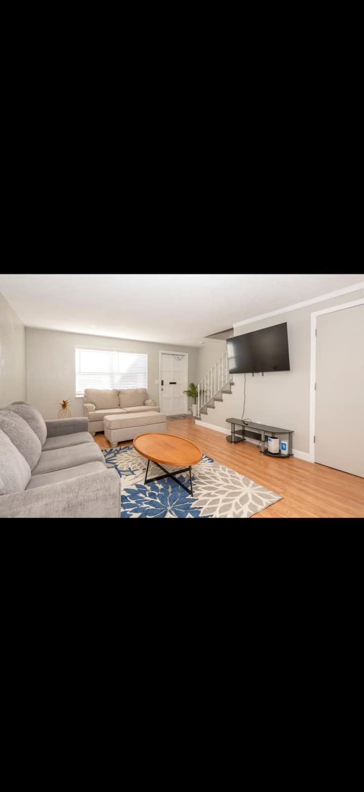 Perfect Town House By The Beach! - Daytona Beach, FL