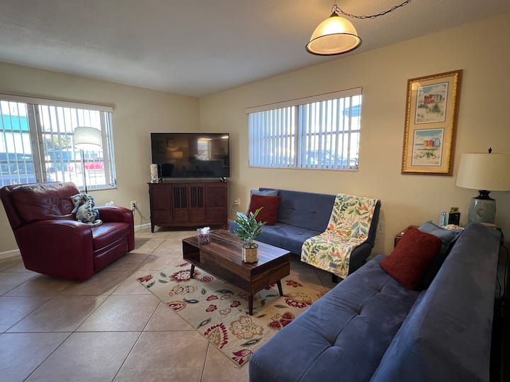 St. Pete Beach Vacation Apartment - St. Pete Beach