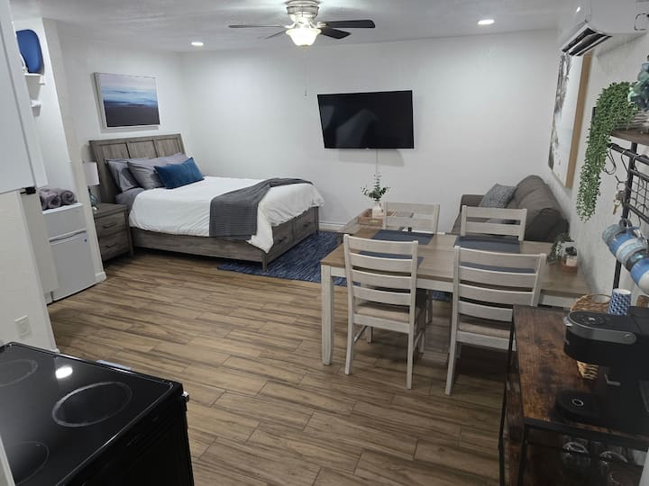 Cozy And Chic Studio In Whittier - Whittier, CA