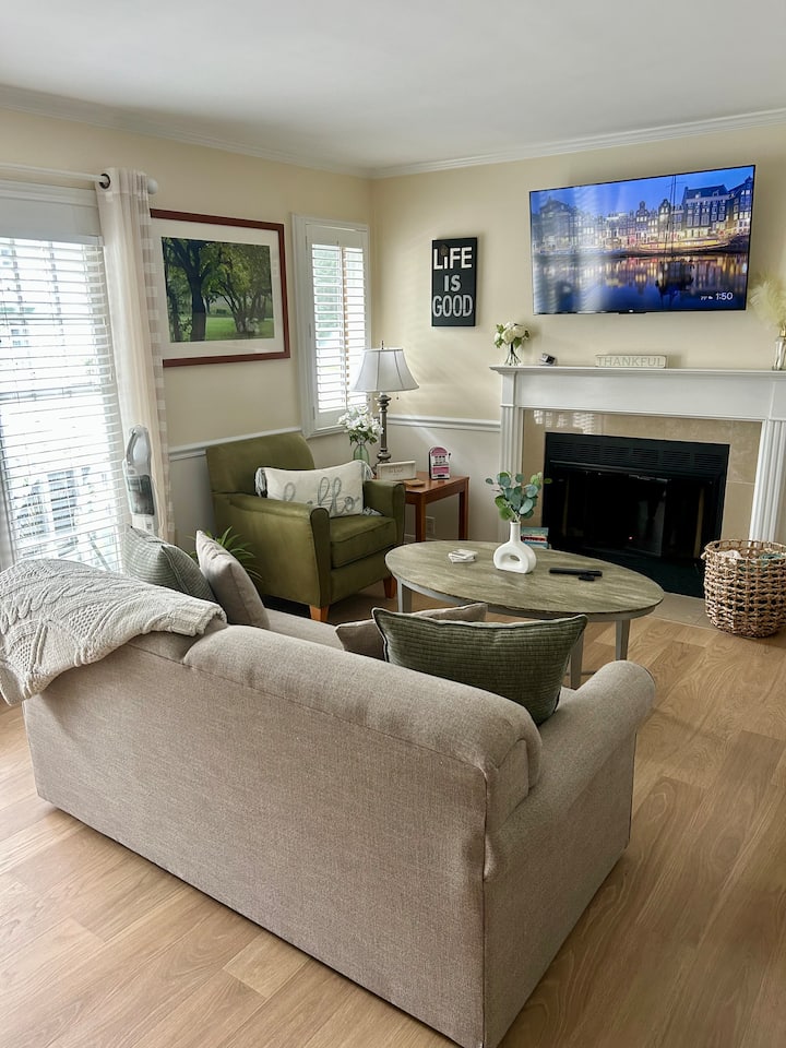 Peaceful Oasis Steps From Mohegan Sun - Norwich, CT