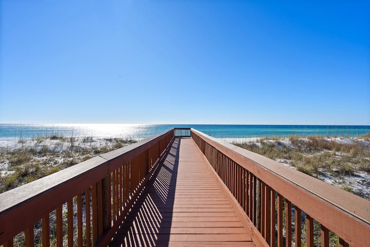 Beachfront Pensacola Beach Condo - Pensacola Beach, FL