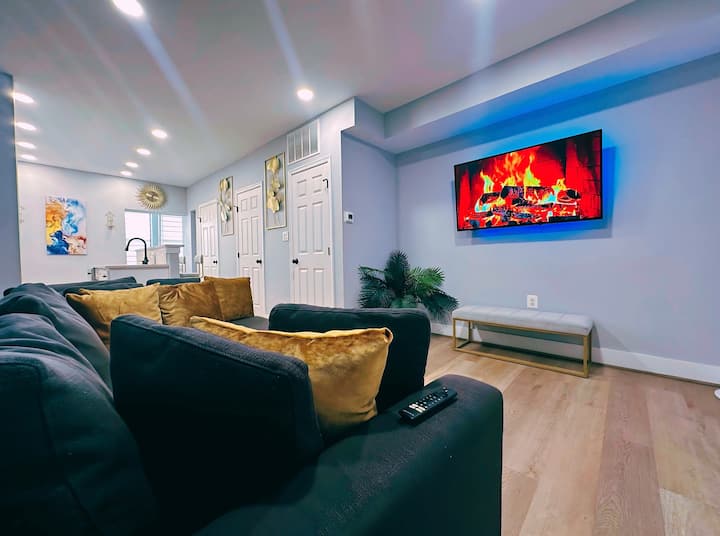 Home Near Howard U & Downtown Silver Spring - Kensington, MD